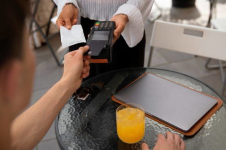 6 Benefits of Digital Business Cards for the Hospitality Industry